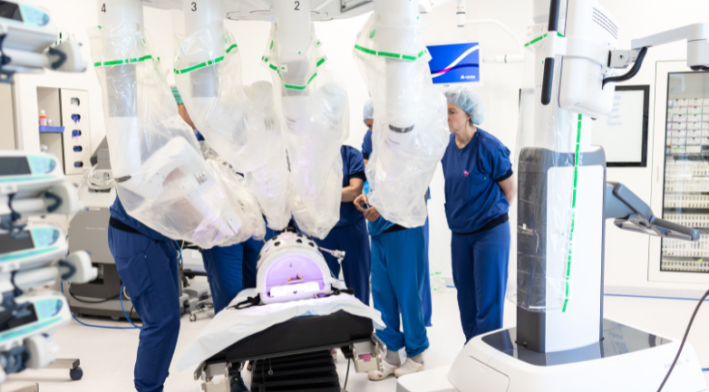 Antonius Ziekenhuis voert eerste operatie uit met operatierobot Da Vinci Xi